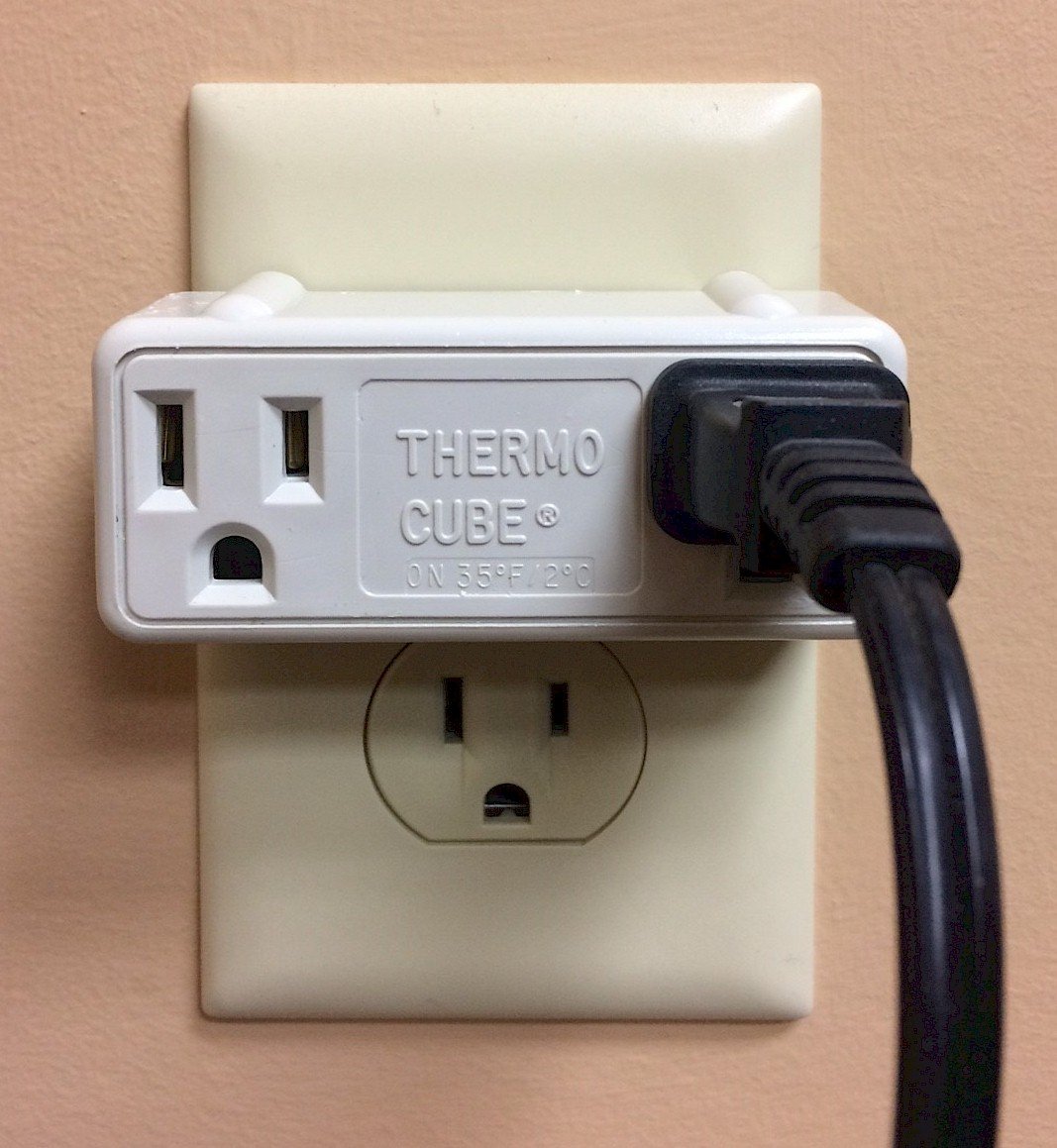 Thermo Cube Model TC-3: Thermostatically Controlled Outlet - On at 35 ...